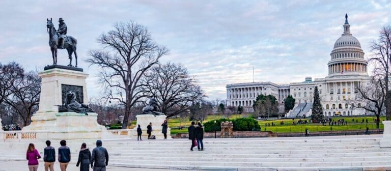 Is it easy to walk around Washington, DC? | Action Tour Guide